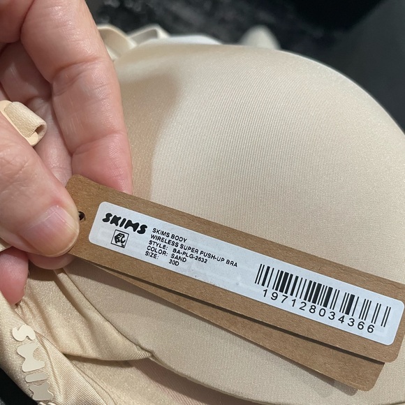 SKIMS | Intimates & Sleepwear | Nwt Skims Super Pushup Wireless Bra ...